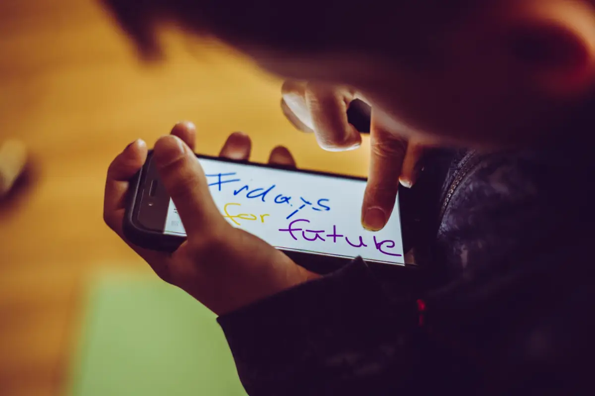 The Rise of ‘Fexting’: How Couples Are Fighting Through Text Messages ...